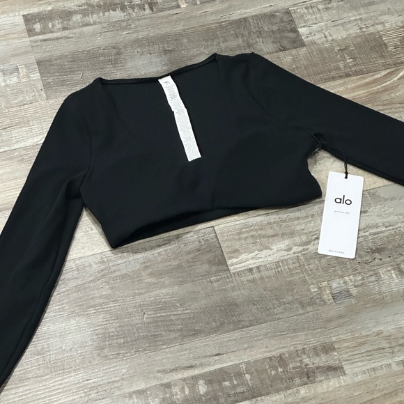ALO Yoga | Tops | Alo Yoga Ribbed Defined Long Sleeve Bra | Poshmark